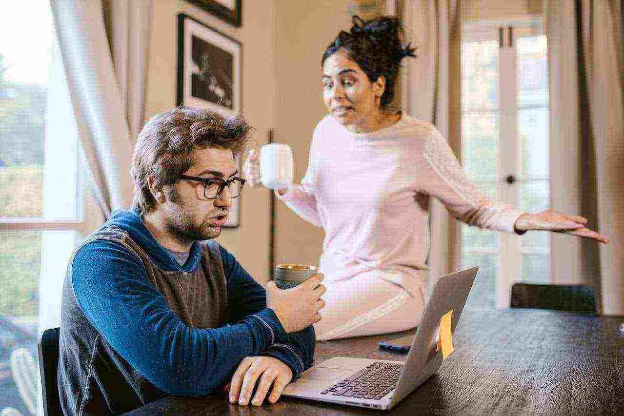 15 Possible Reasons Why Your Boyfriend Is Ignoring You - Attraction Diary