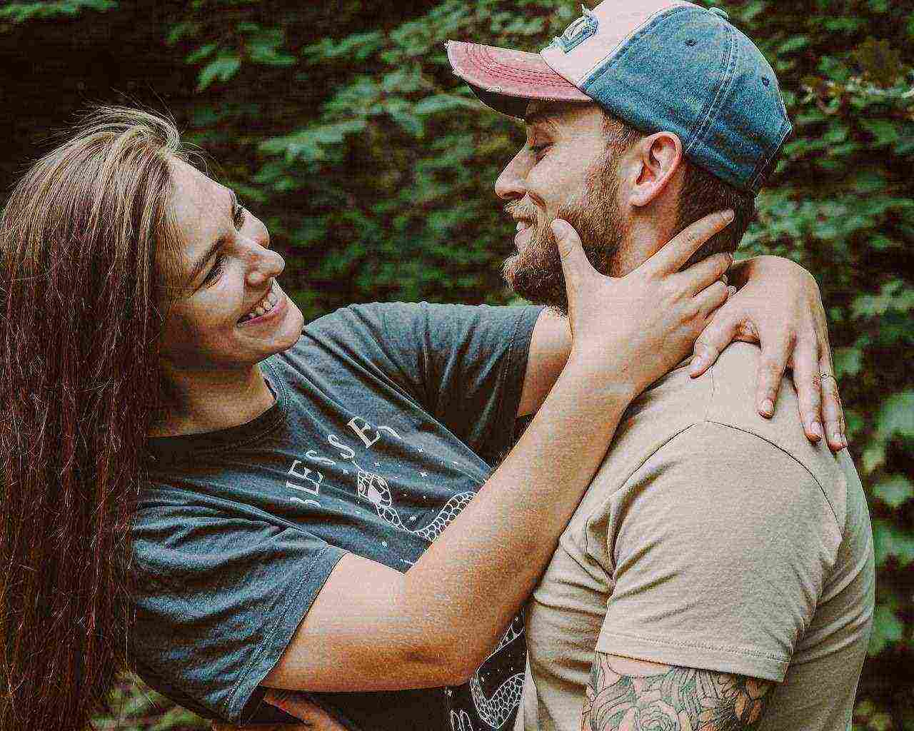 When A Guy Acts Interested Then Backs Off, This is Why - Attraction Diary