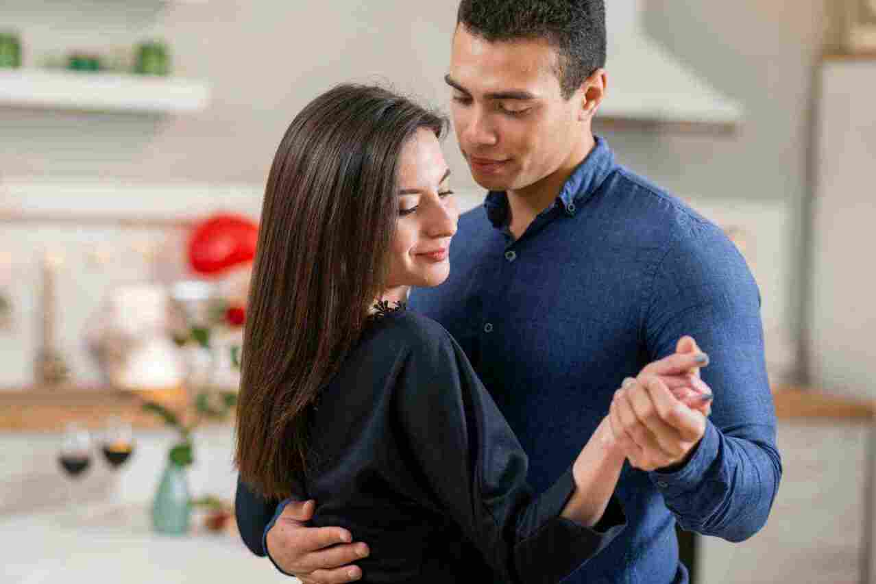 What It Means When A Guy Hugs You For A Long Time - Attraction Diary