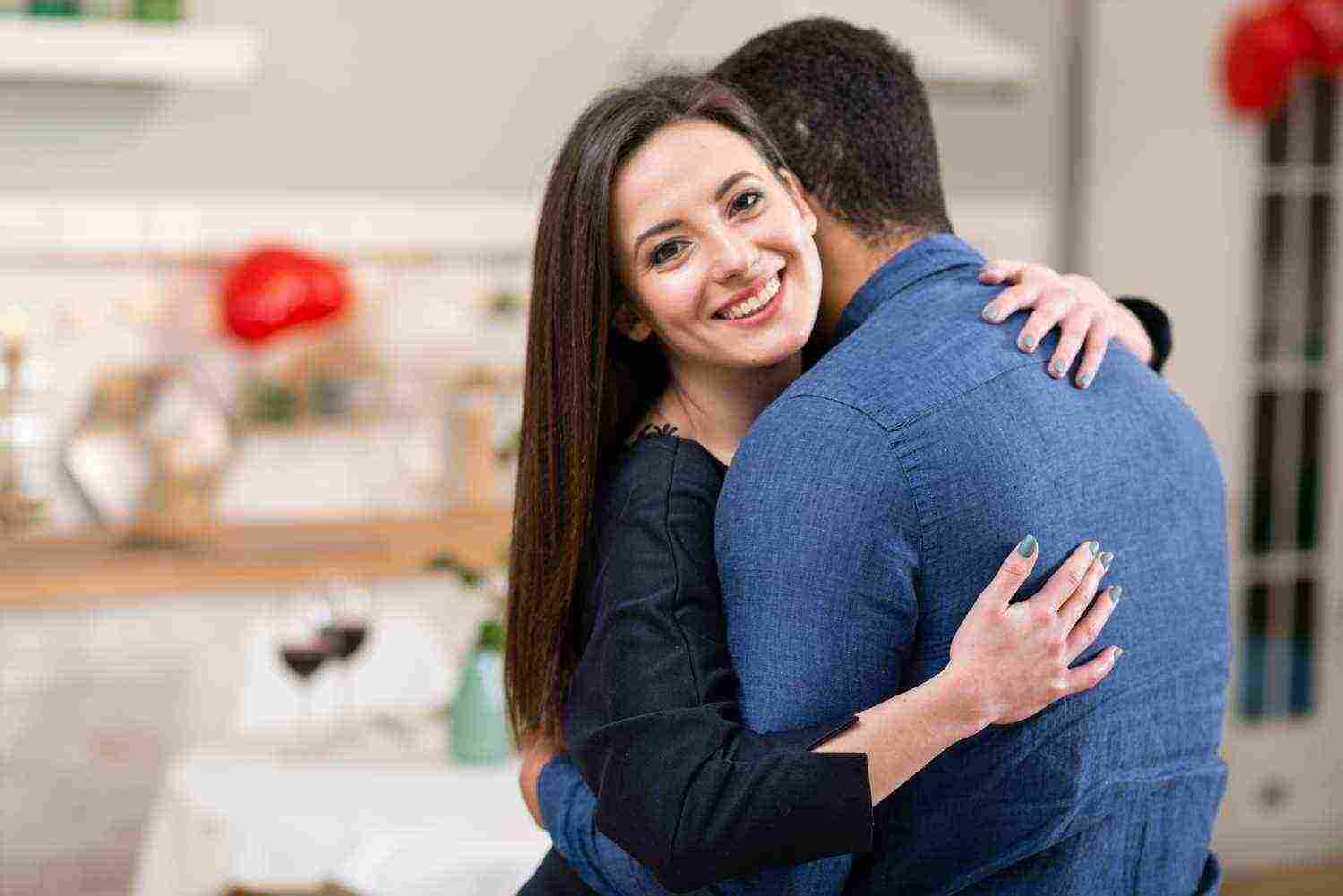 What It Means When A Guy Hugs You For A Long Time - Attraction Diary