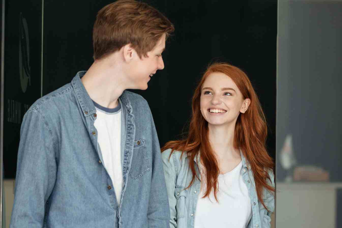 Can A Junior Date A Freshman? 5 Vital Things To Consider - Attraction Diary