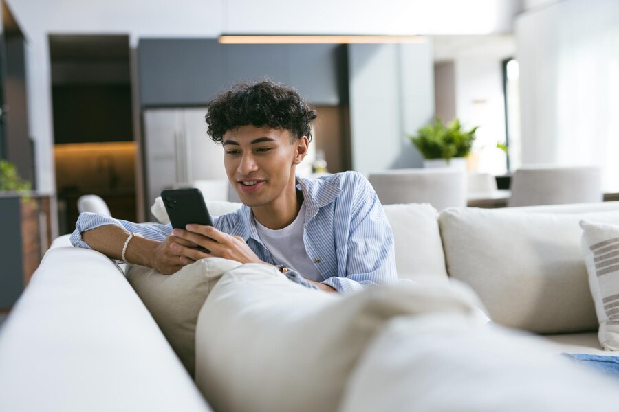 7 Texting Tricks To Build Anticipation Before A Date - Attraction Diary